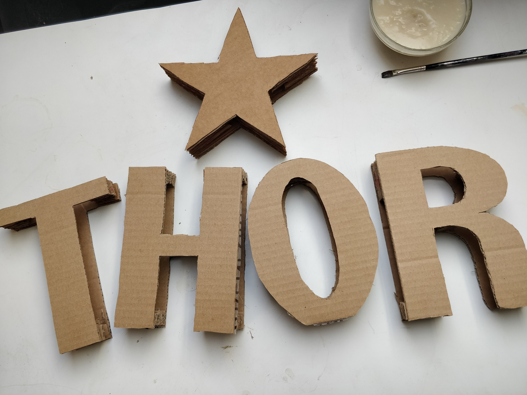 Bogstaver af papmache - Lærkes roderier